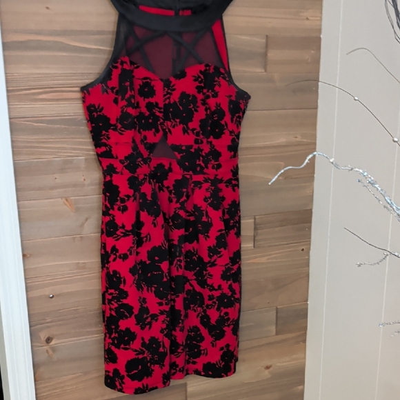 Enfocus Studios | Dresses | Chic Floral Midi Dress In Red And Black ...